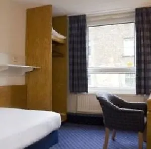 Travelodge London Farringdon: What To Expect From 3 star Hotel With ...